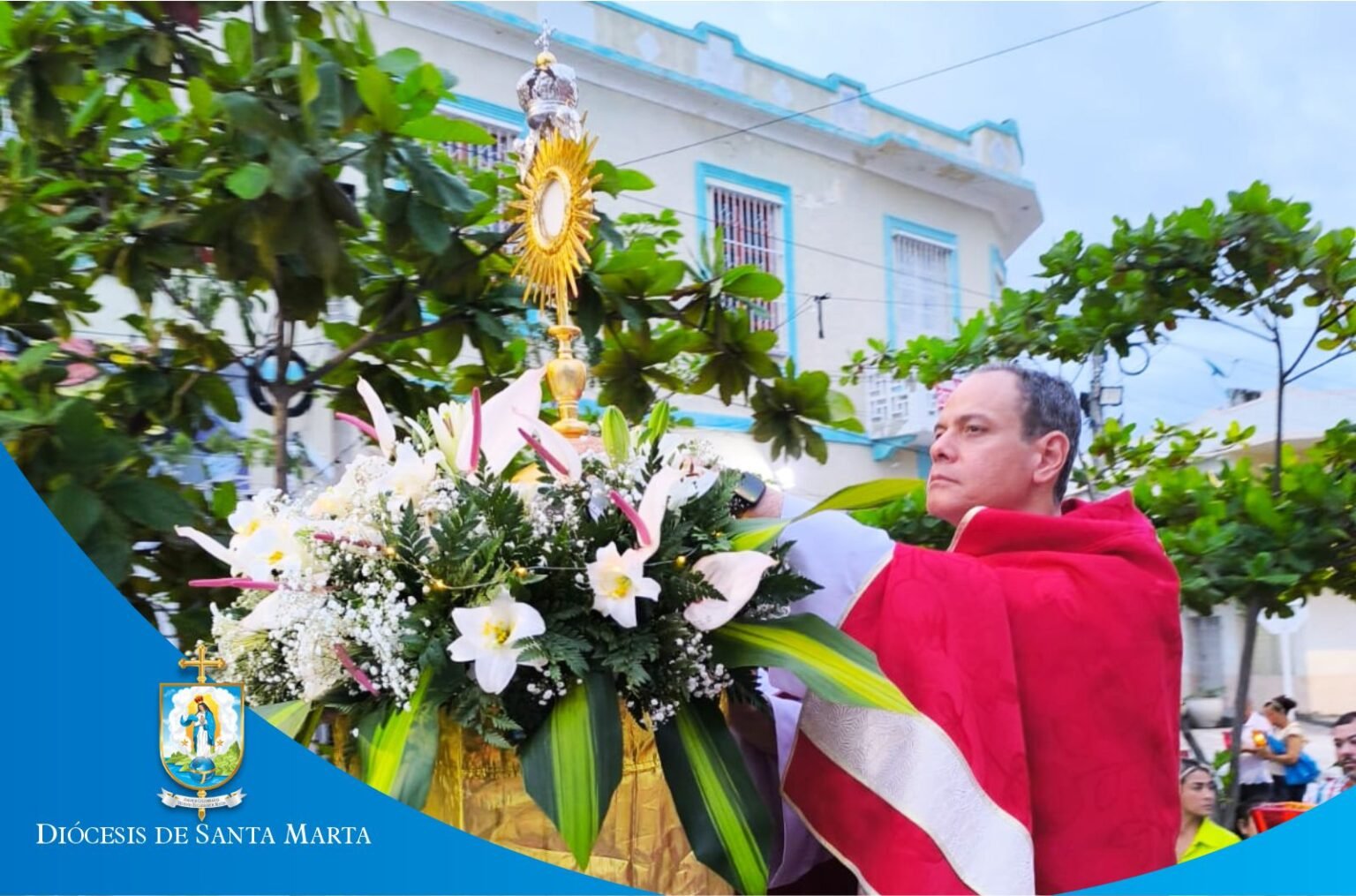 Monseñor José Mario Bacci recorrió y bendijo con el Santísimo a Ciénaga ...